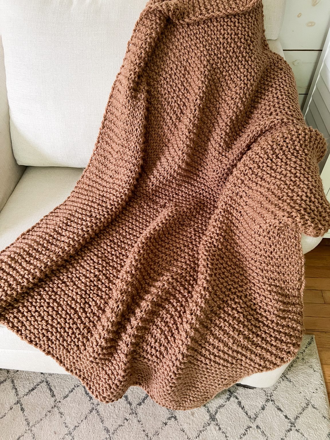 How To Knit, Step by Step Tutorial with Blanket Pattern | SimplyMaggie.com